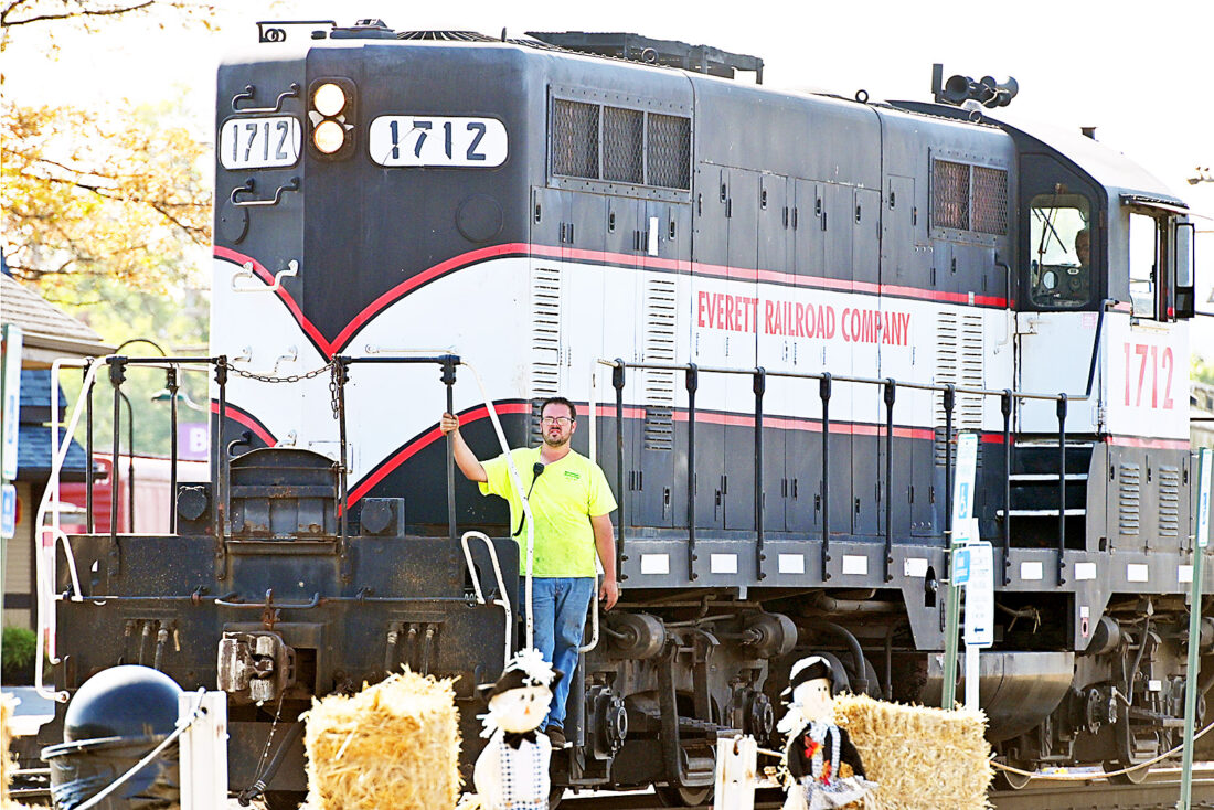 Making connections | News, Sports, Jobs - Altoona Mirror